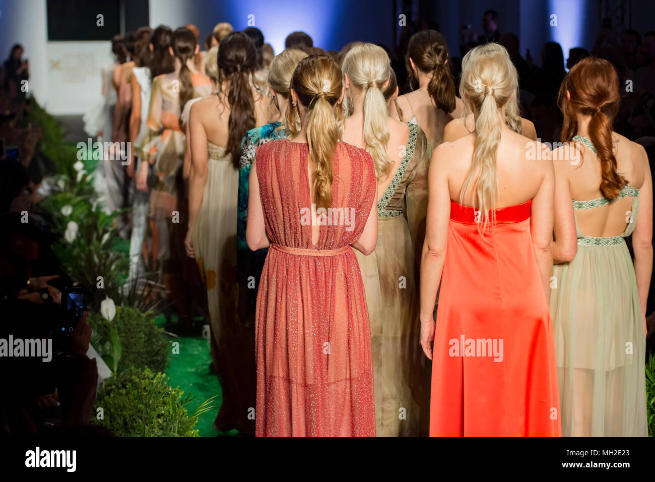 female models at the end of fashion show Stock Photo - Alamy