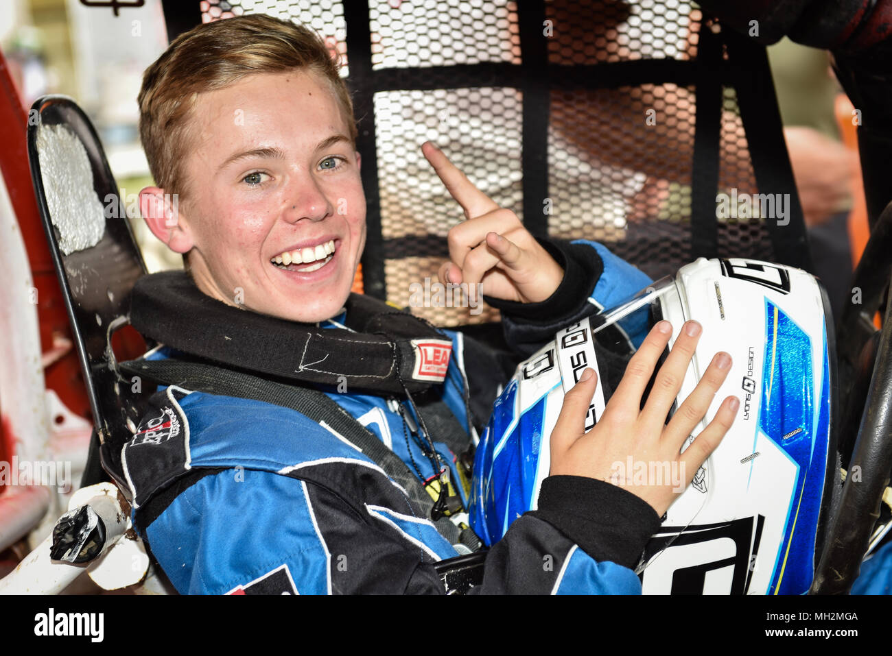 Youtube sensation TANNER FOX racing Mini Stocks at Ohsweken Speedway ...