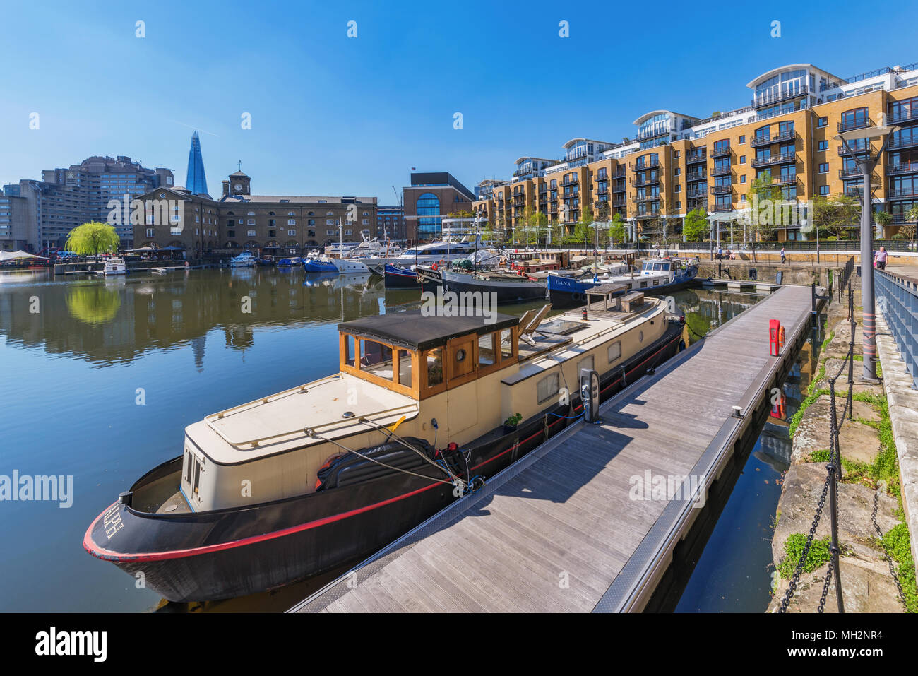 St katherine docks hi-res stock photography and images - Alamy