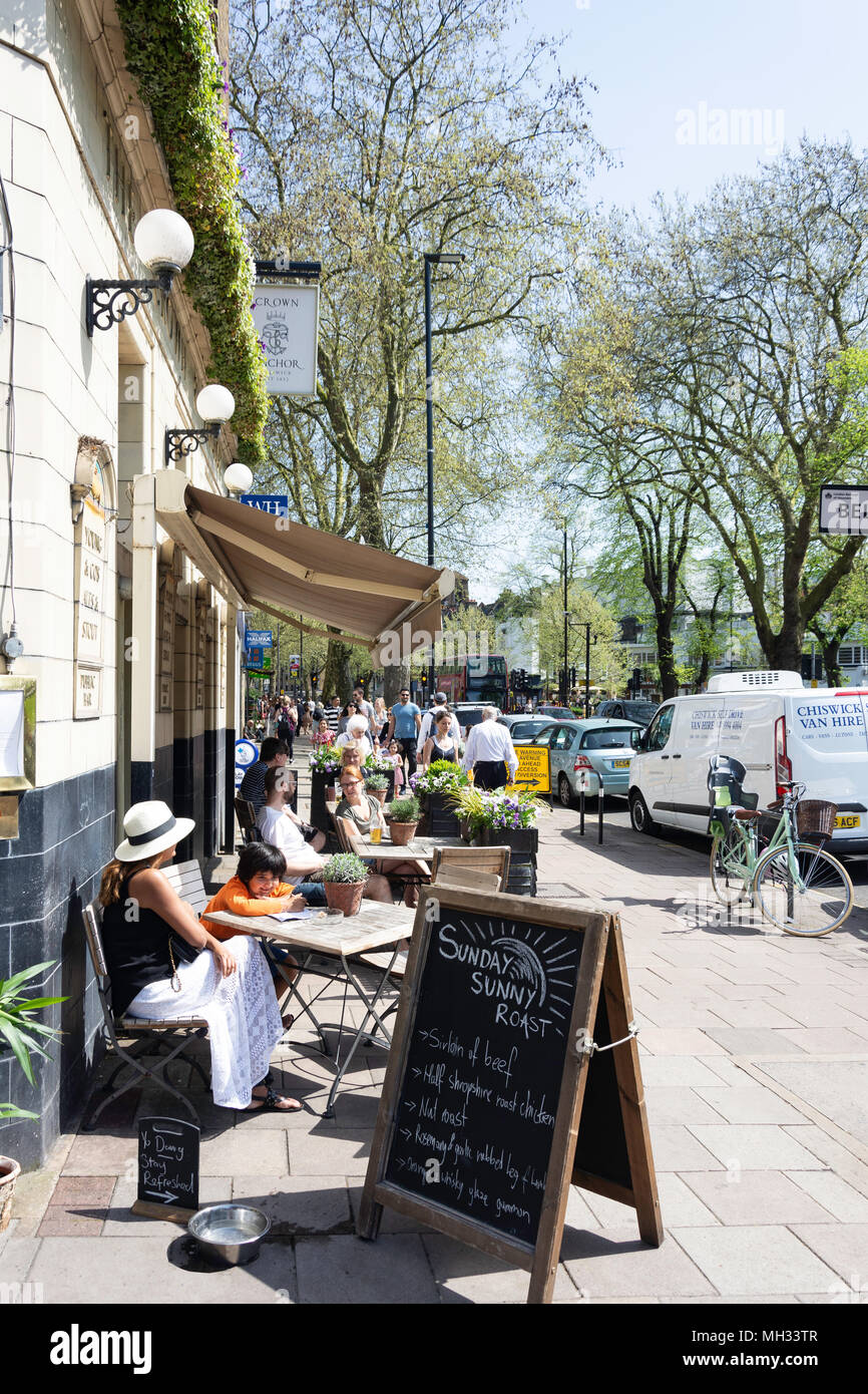 The Crown & Anchor Pub, Chiswick High Street, Chiswick, London Borough ...