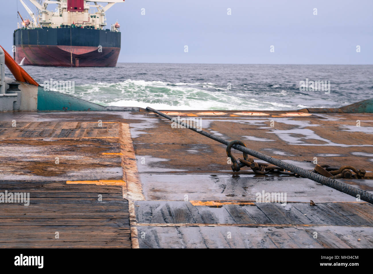 AHTS vessel doing static tow tanker lifting. Ocean tug job Stock Photo ...