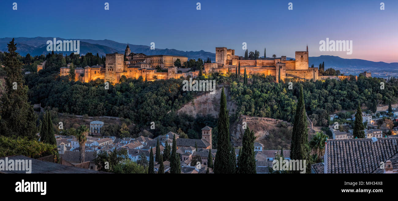 View alhambra sierra nevada the background hi-res stock photography and ...
