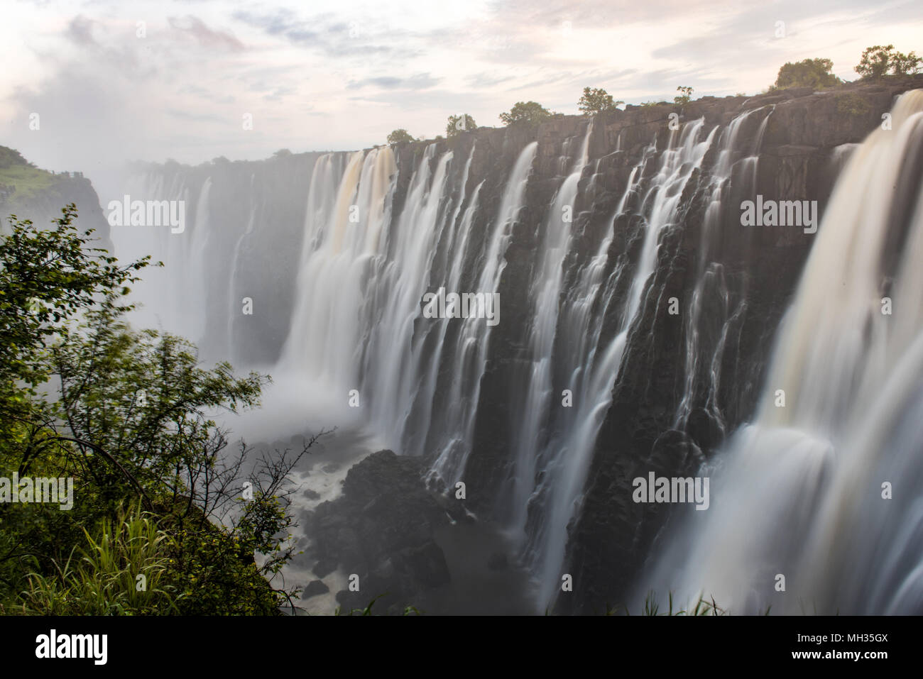Victoria falls spray hi-res stock photography and images - Alamy