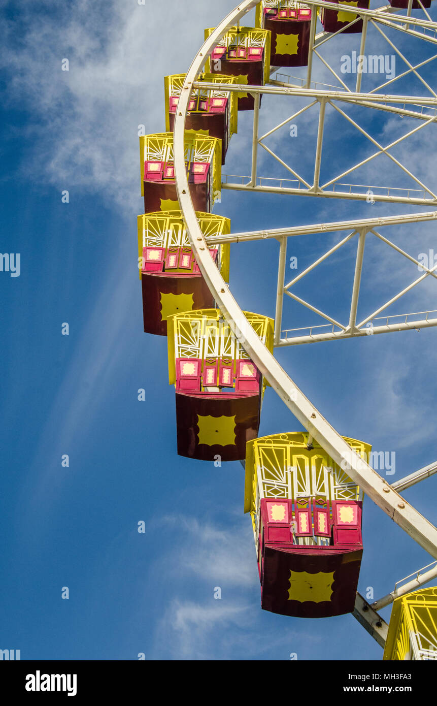 Giant ferris wheel theme park hi-res stock photography and images - Alamy