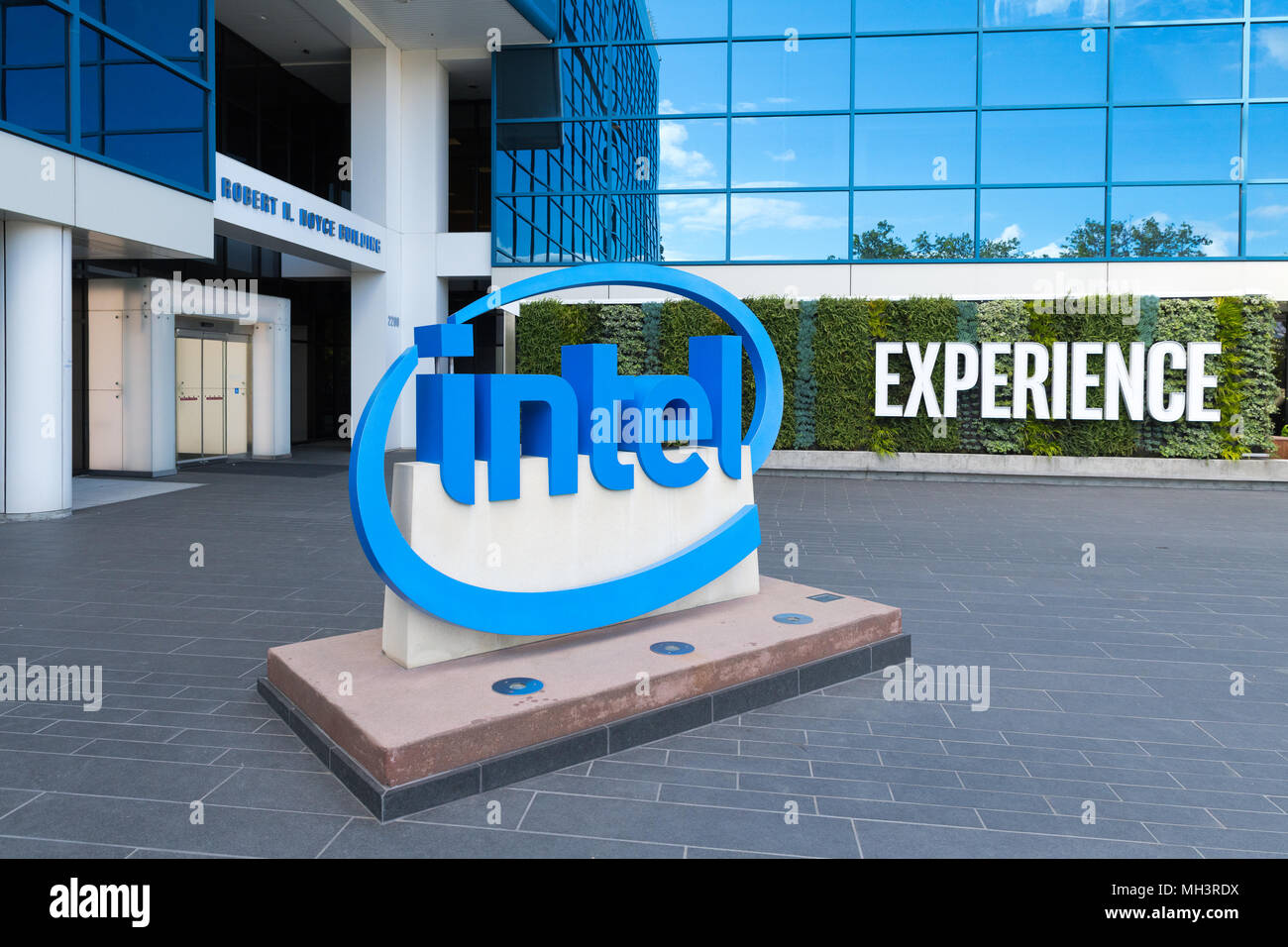 Intel office hi-res stock photography and images - Alamy