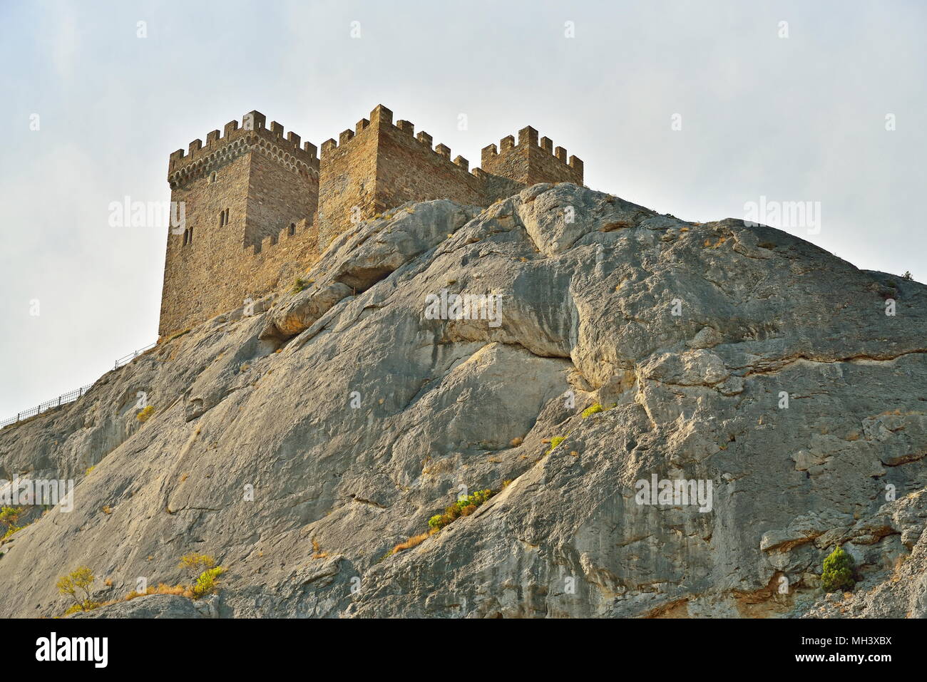 Fortress on the rock hi-res stock photography and images - Alamy