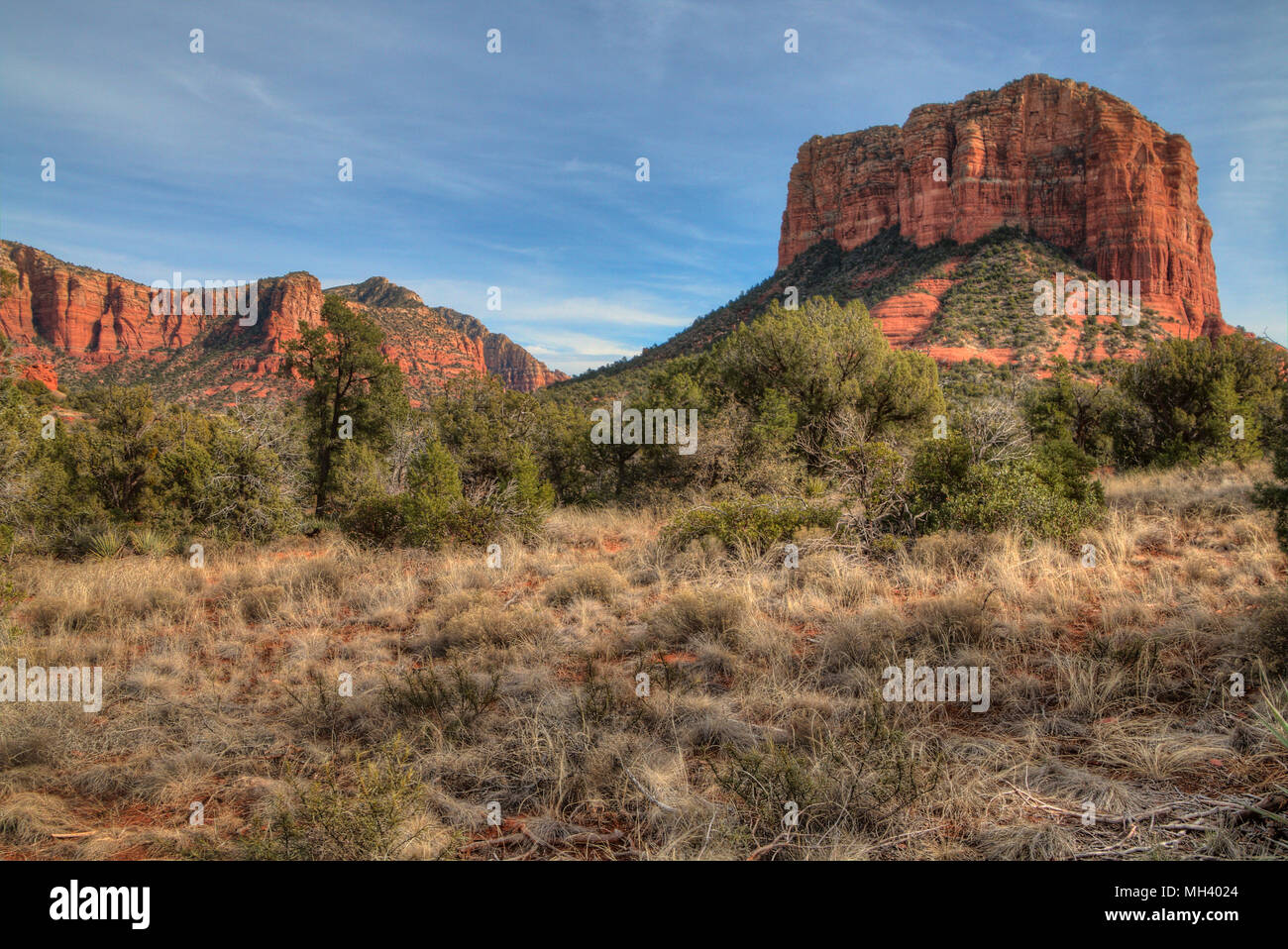 Sedona, Arizona has beautiful orange rocks and pillars in the desert ...
