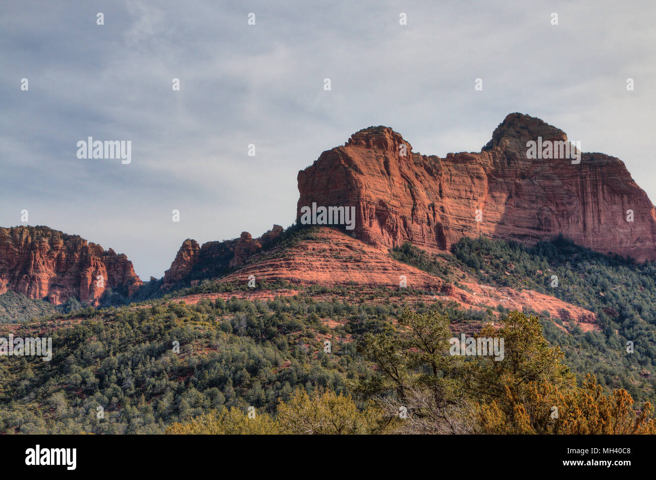 Sedona, Arizona has beautiful orange rocks and pillars in the desert ...