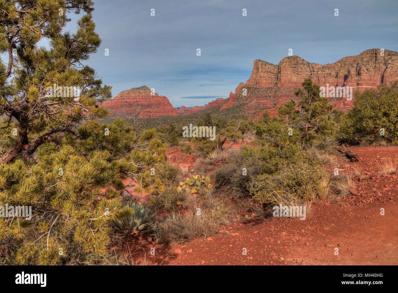 Sedona, Arizona has beautiful orange rocks and pillars in the desert ...