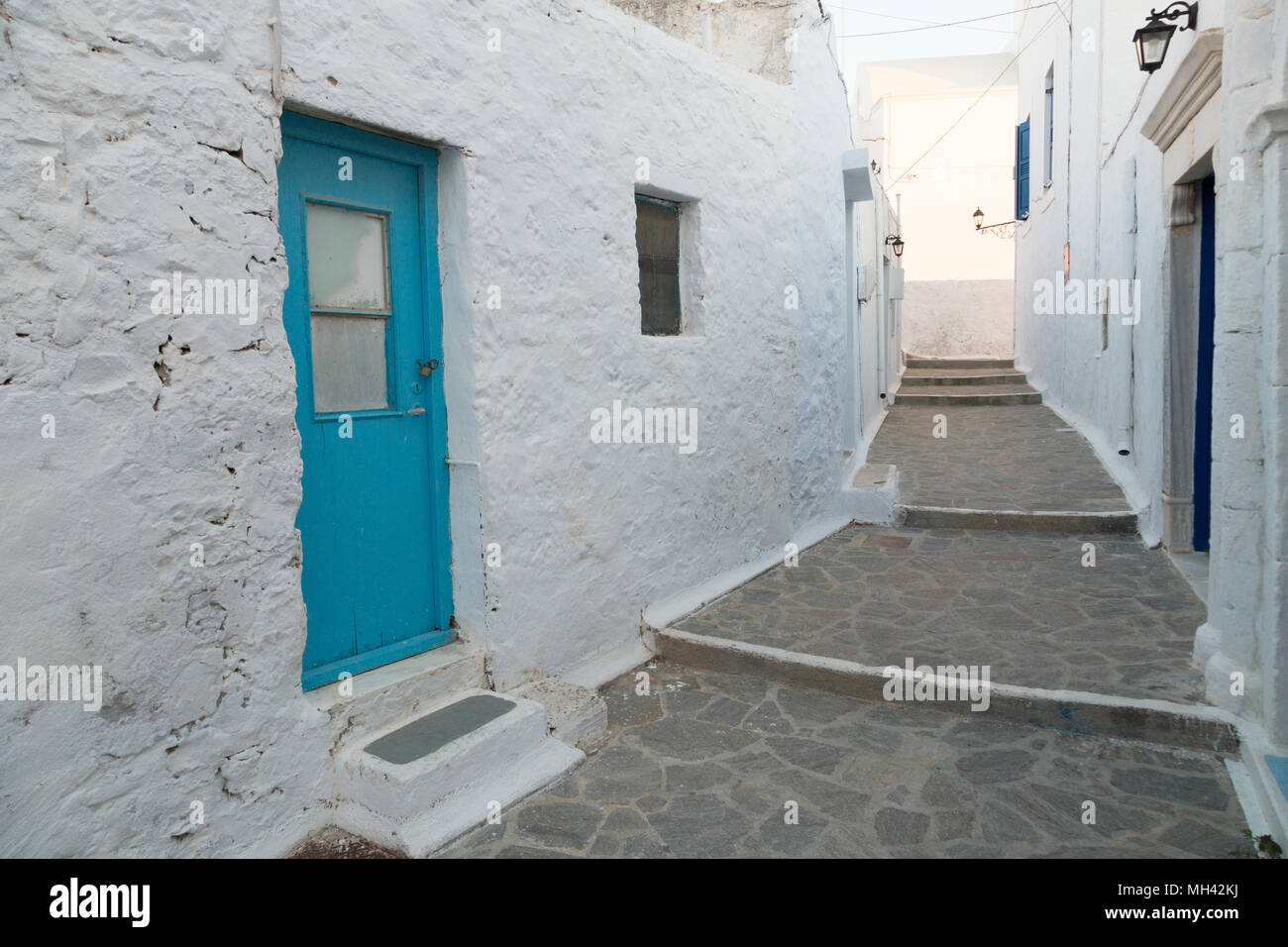 White washed buildings hi-res stock photography and images - Alamy