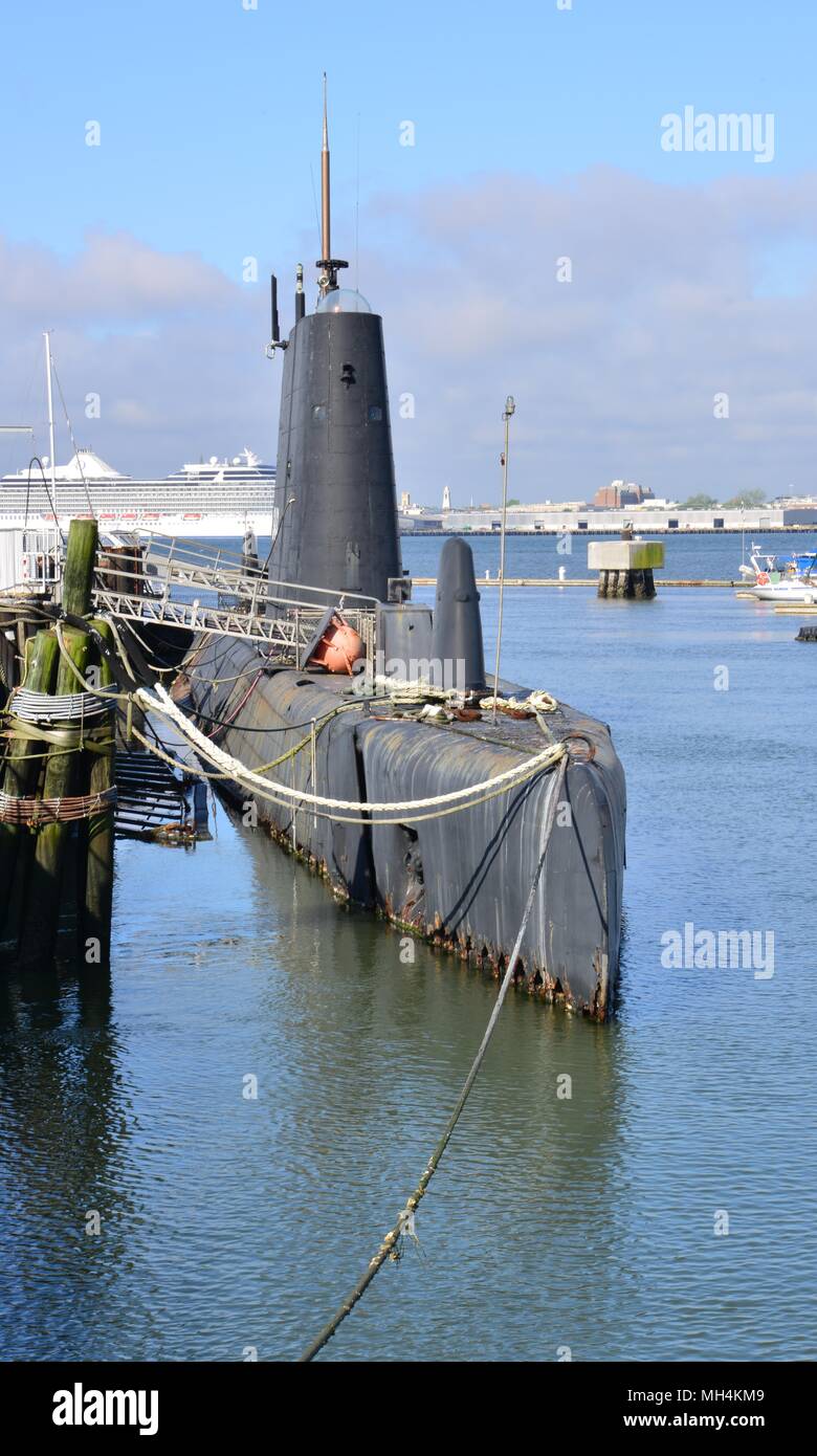Uss Clamagore Maneuvering Roomo