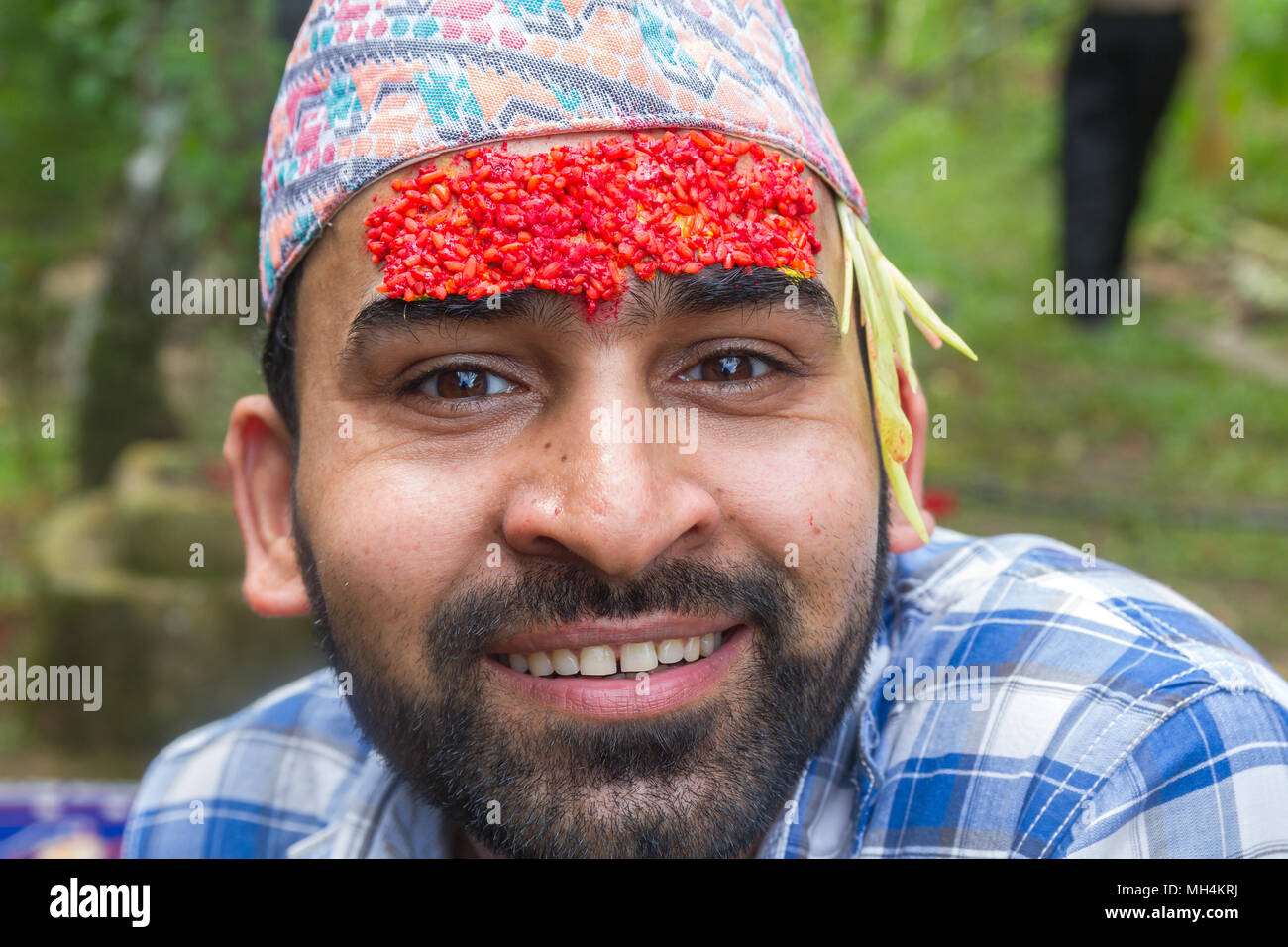 Nepal and sherpa porter and smiling hi-res stock photography and images ...