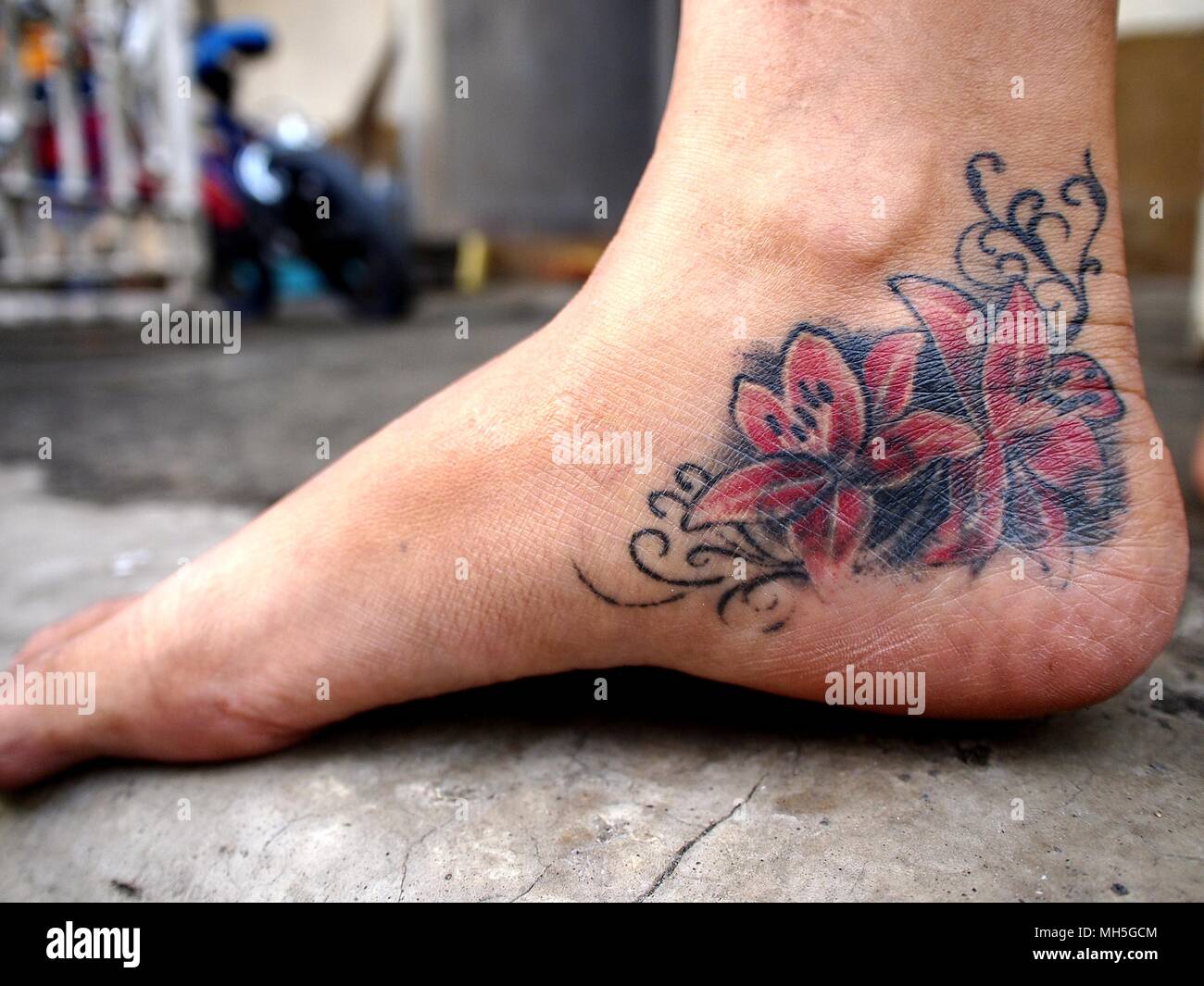 Kelly Osbourne Foot Tattoos