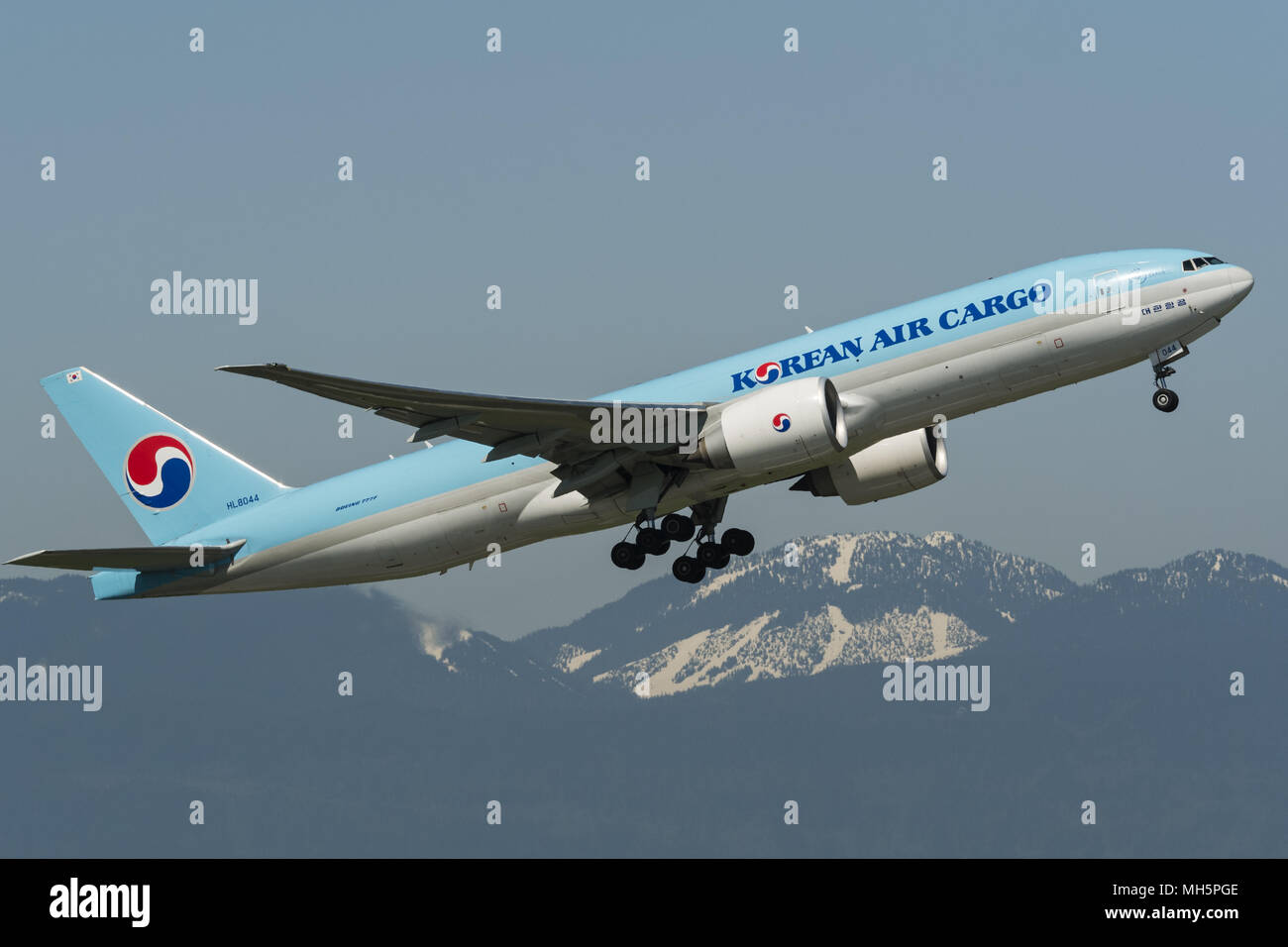 Korean air cargo 777 hi-res stock photography and images - Alamy