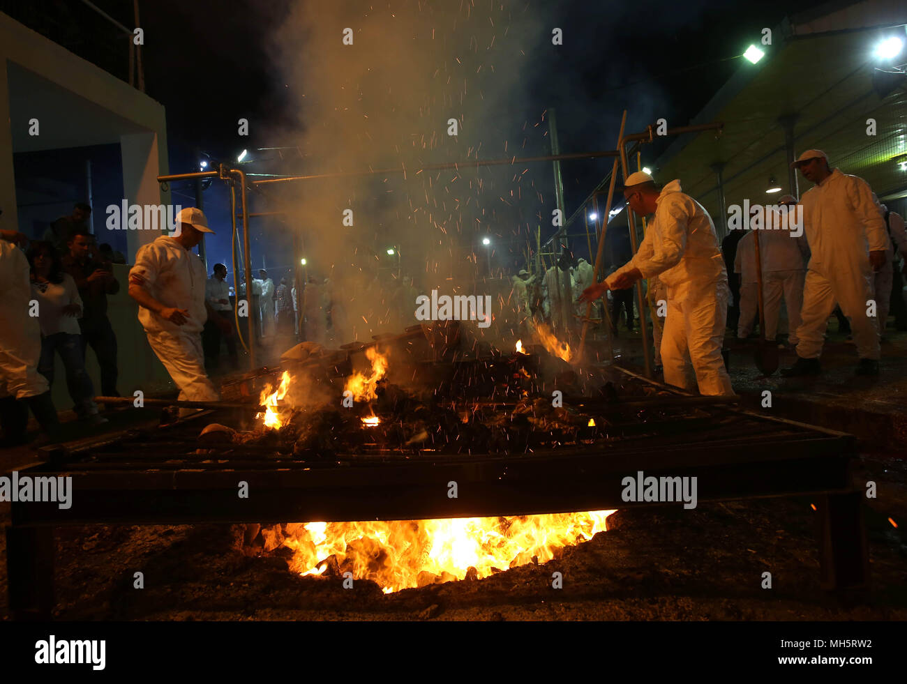 Fire pits hi-res stock photography and images - Alamy
