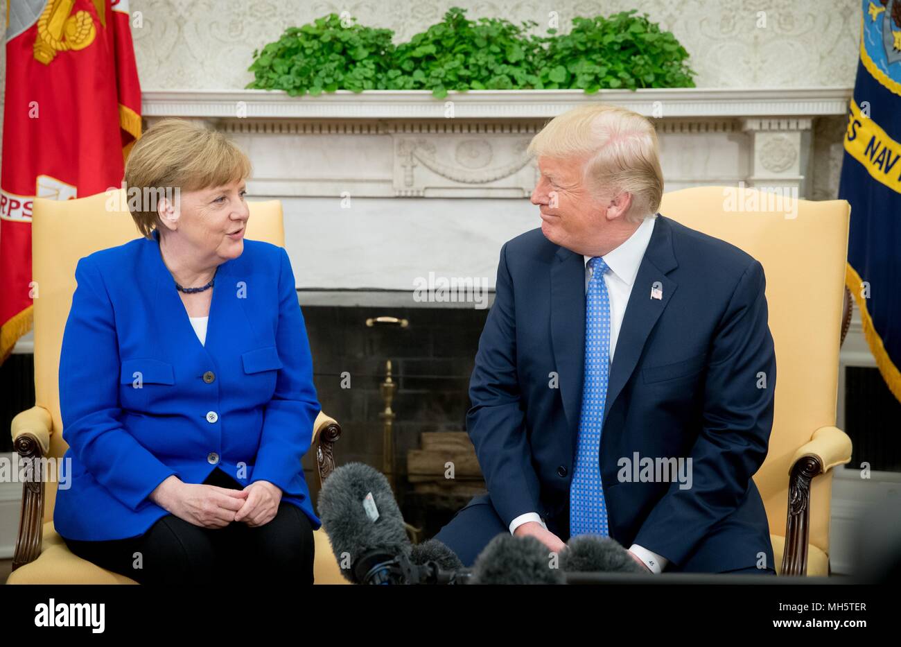 27 April 2018, USA, Washington: German Chancellor Angela Merkel (CDU ...