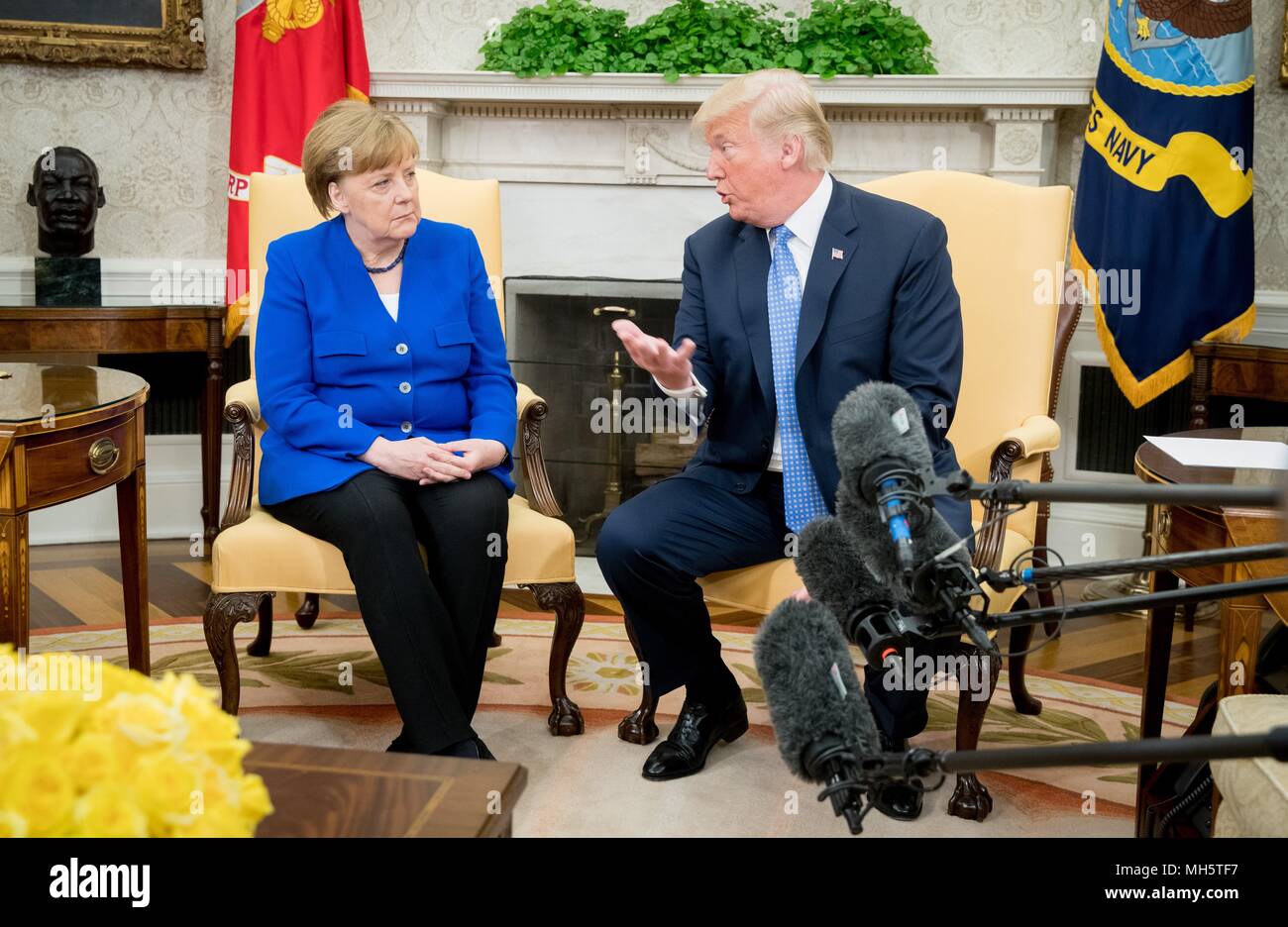 27 April 2018, USA, Washington: German Chancellor Angela Merkel (CDU ...
