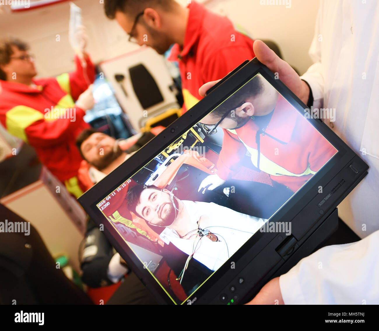ILLUSTRATION - 11 April 2018, Germany, Giessen: The screen of a tablet ...