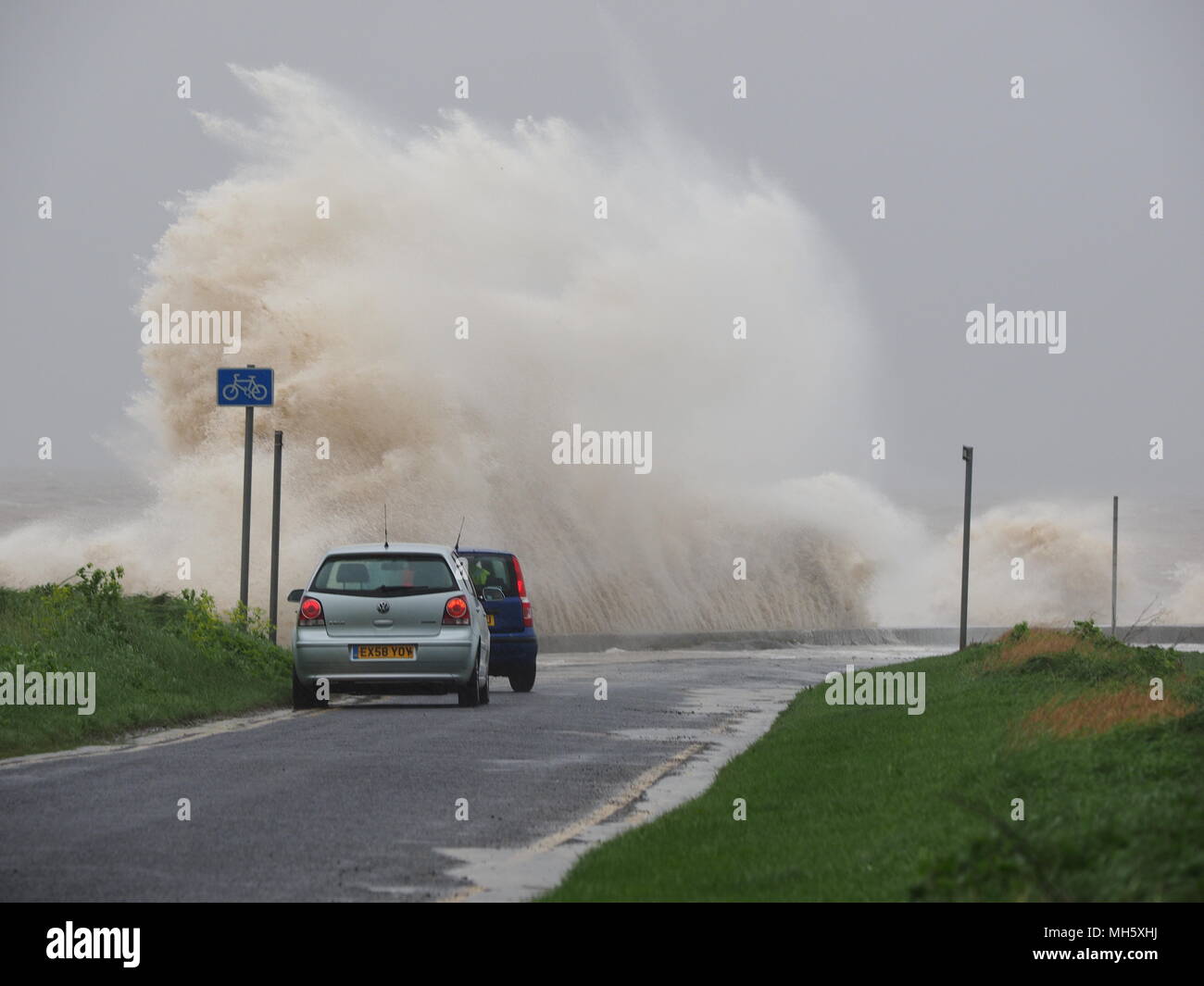 Uk wave storm hi-res stock photography and images - Alamy