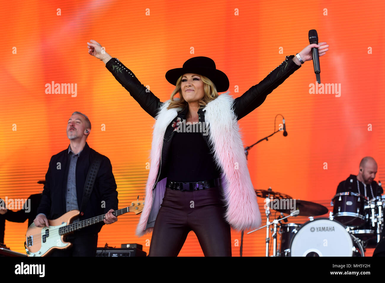 Singer helene fischer in front hi-res stock photography and images - Alamy