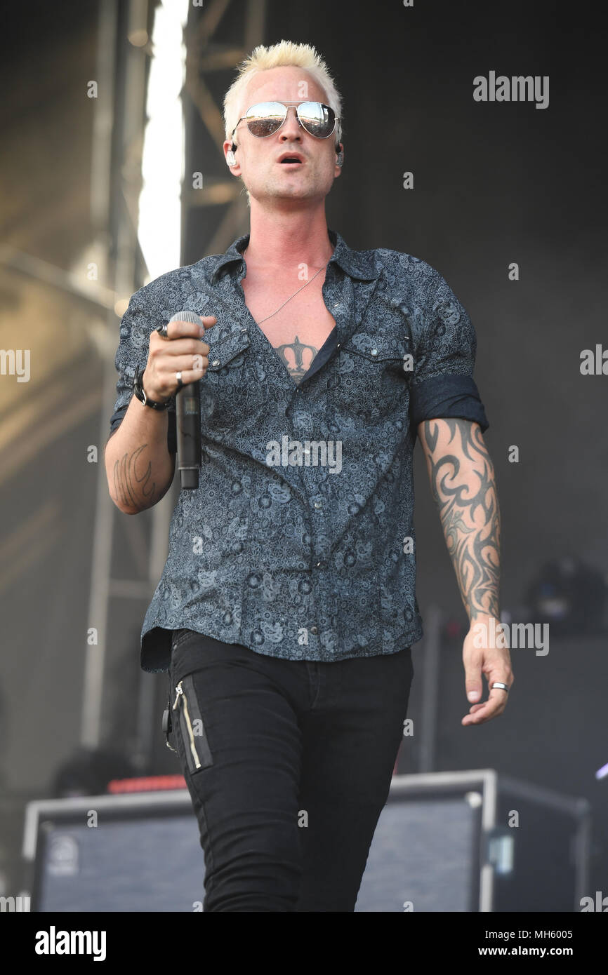 SUNRISE FL - APRIL 29: Jeff Gutt of Stone Temple Pilots performs during ...