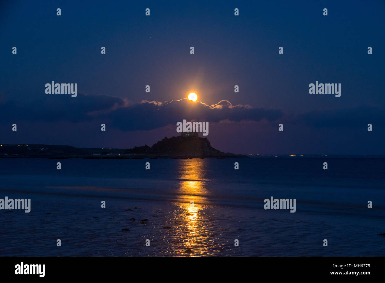 Long rock, Cornwall, UK. 30th April 2018. UK Weather. Low lying clouds ...