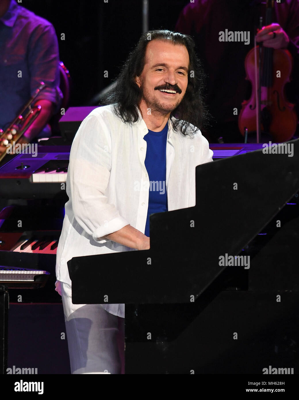 Yanni hi-res stock photography and images - Alamy