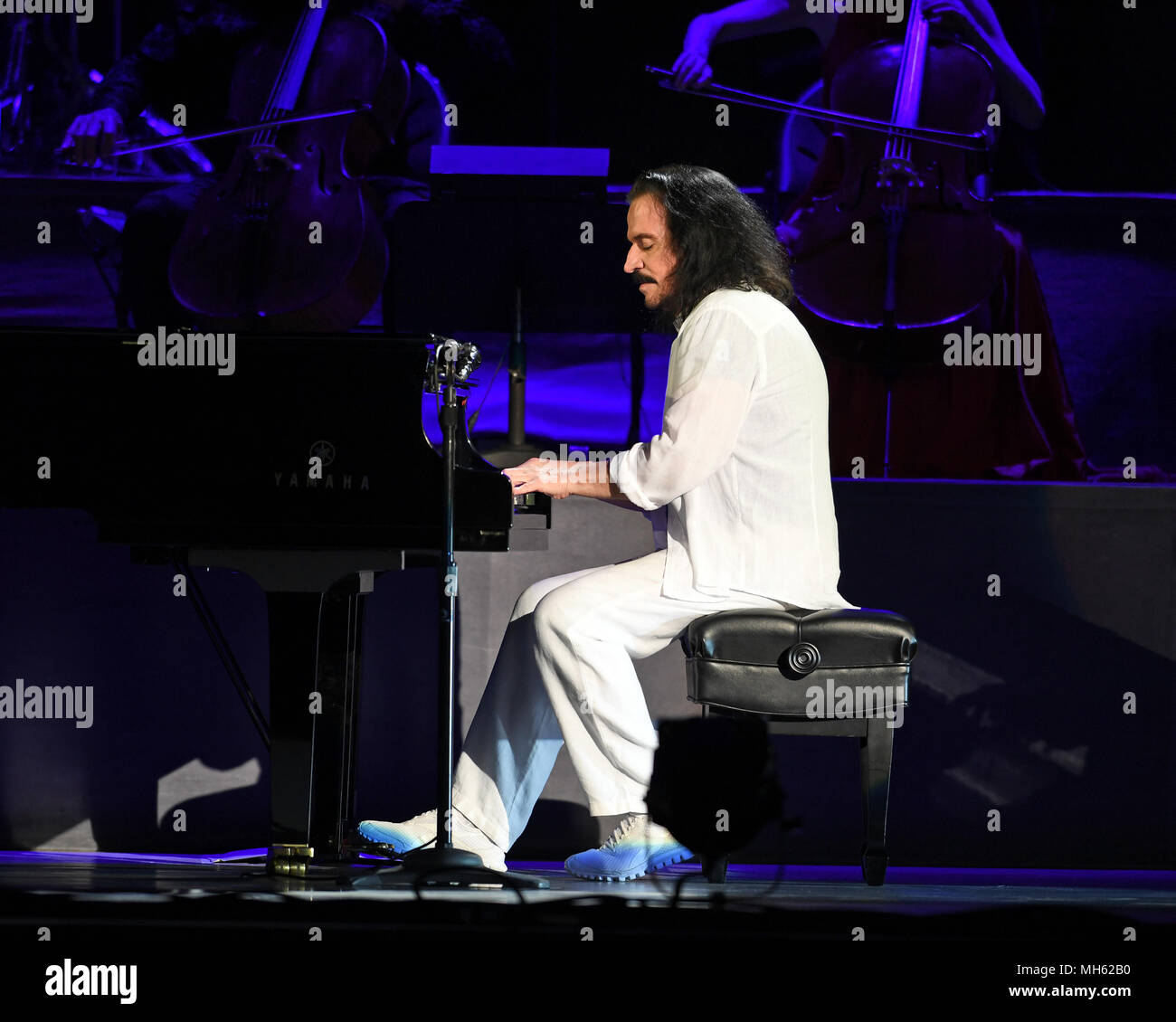Yanni performs at the coral sky amphitheatre hi-res stock photography ...
