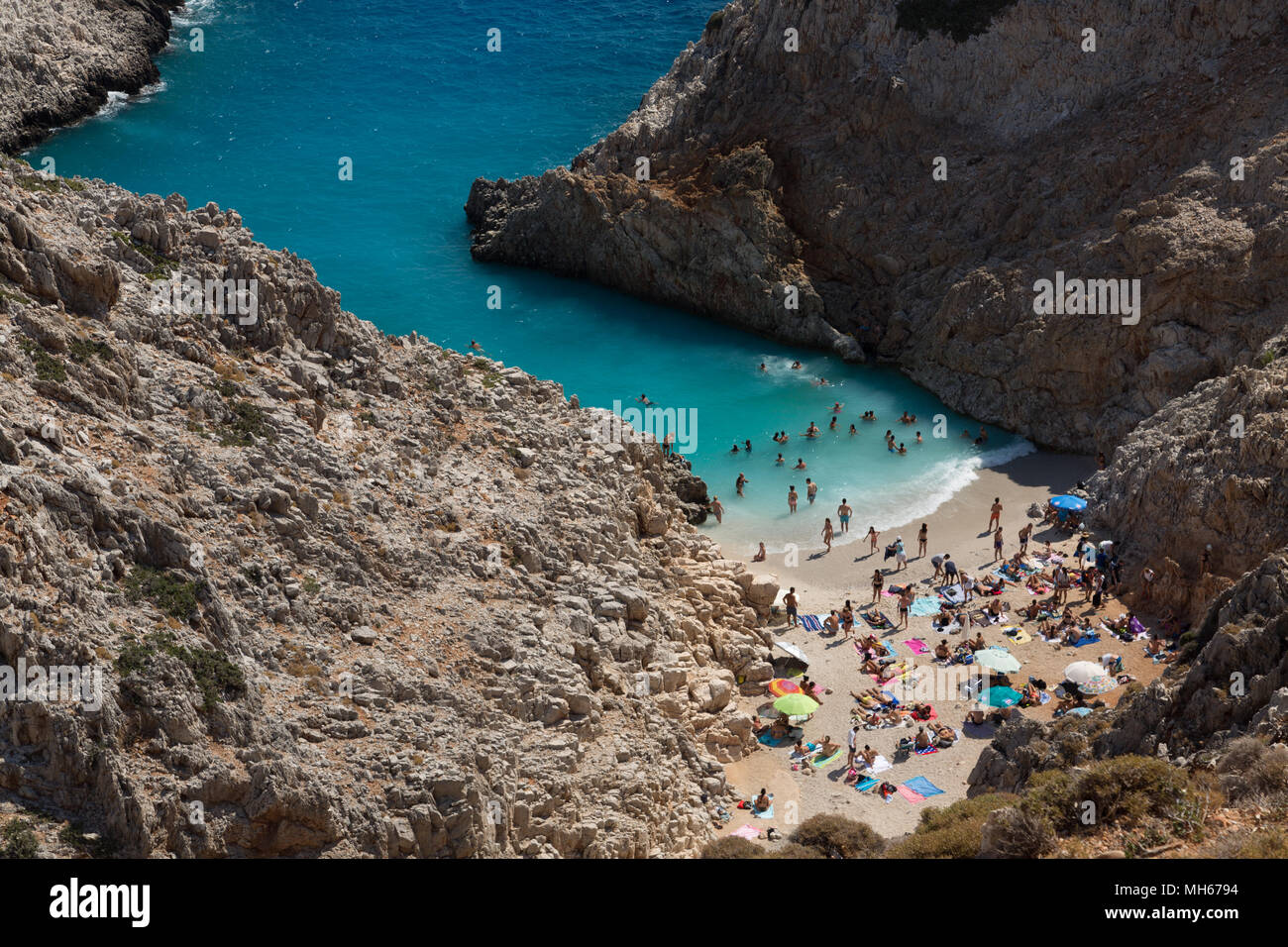 Beachgoers hi-res stock photography and images - Alamy