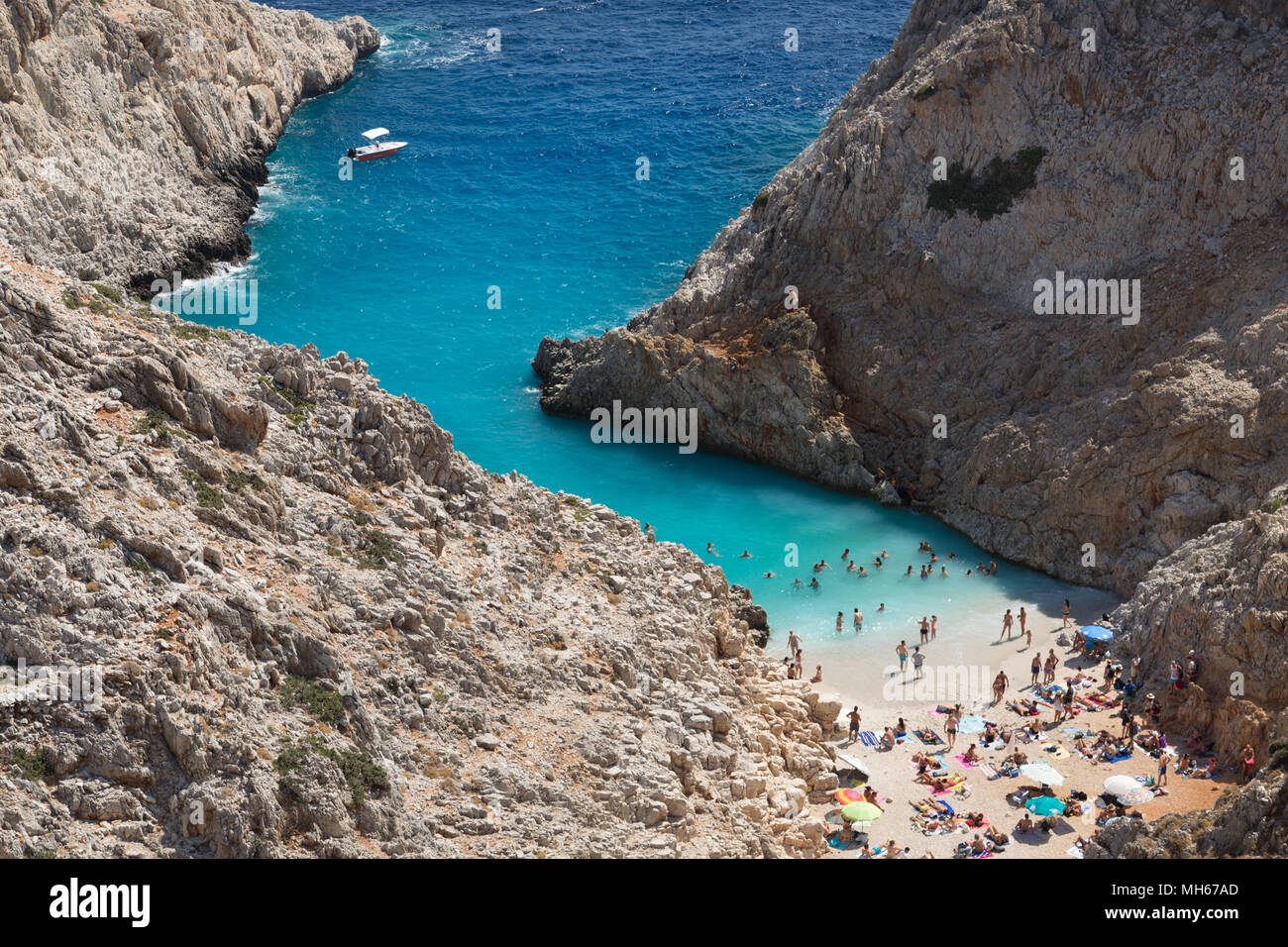 Beachgoers hi-res stock photography and images - Alamy