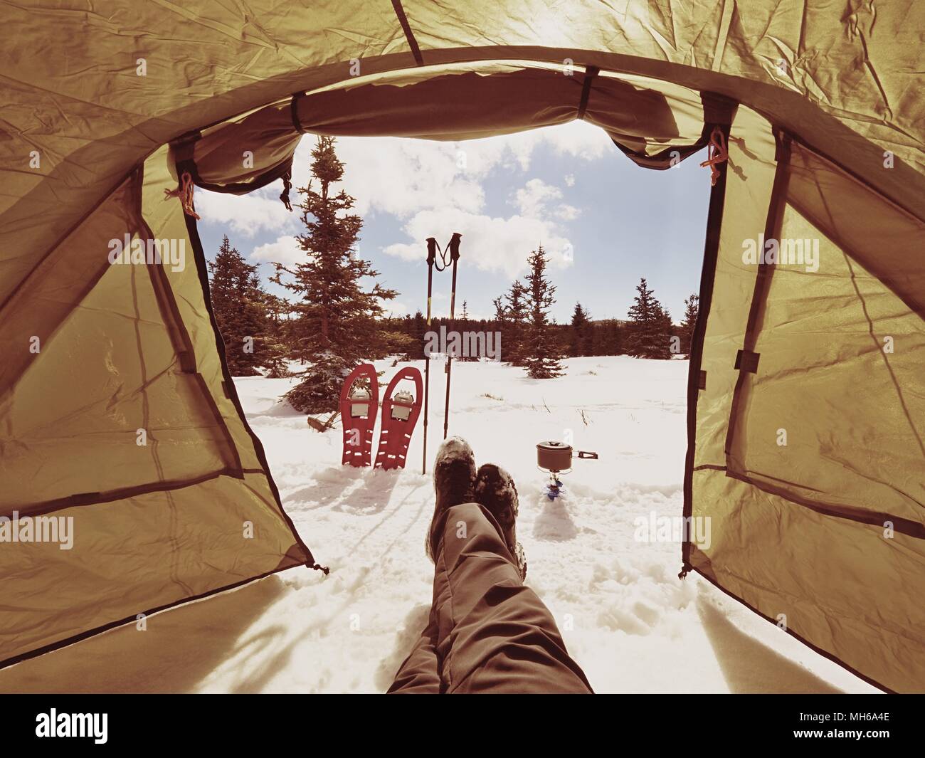 Backpacker making lunch hi-res stock photography and images - Alamy
