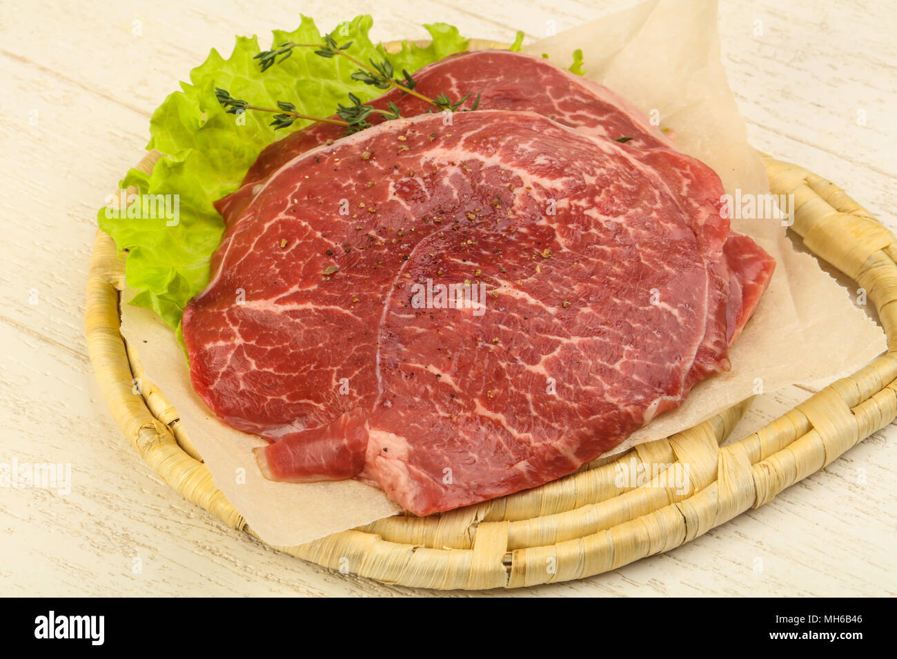 Raw beef schnitzel with spices ready for griil Stock Photo - Alamy
