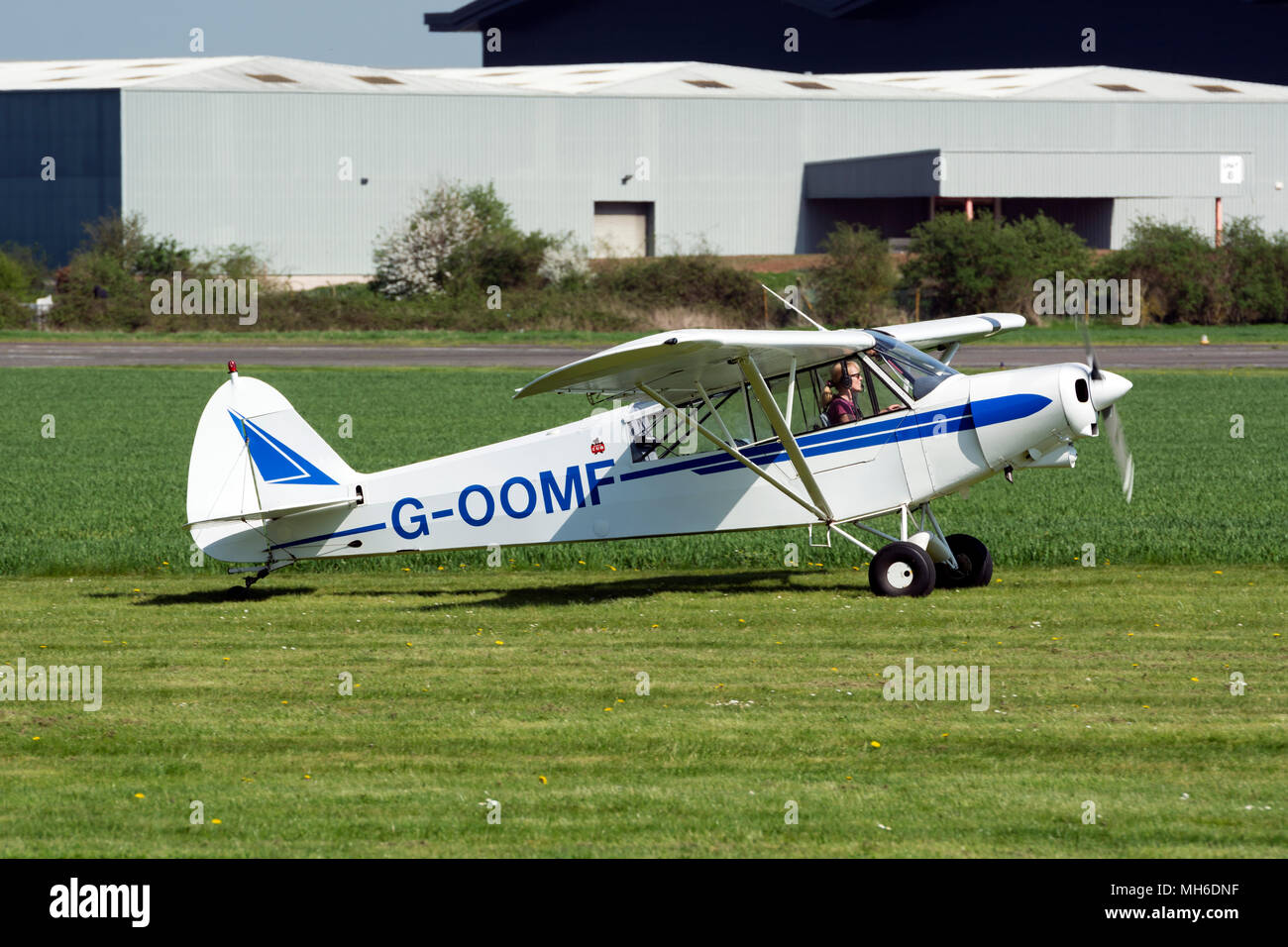 Piper cub airplane hi-res stock photography and images - Alamy