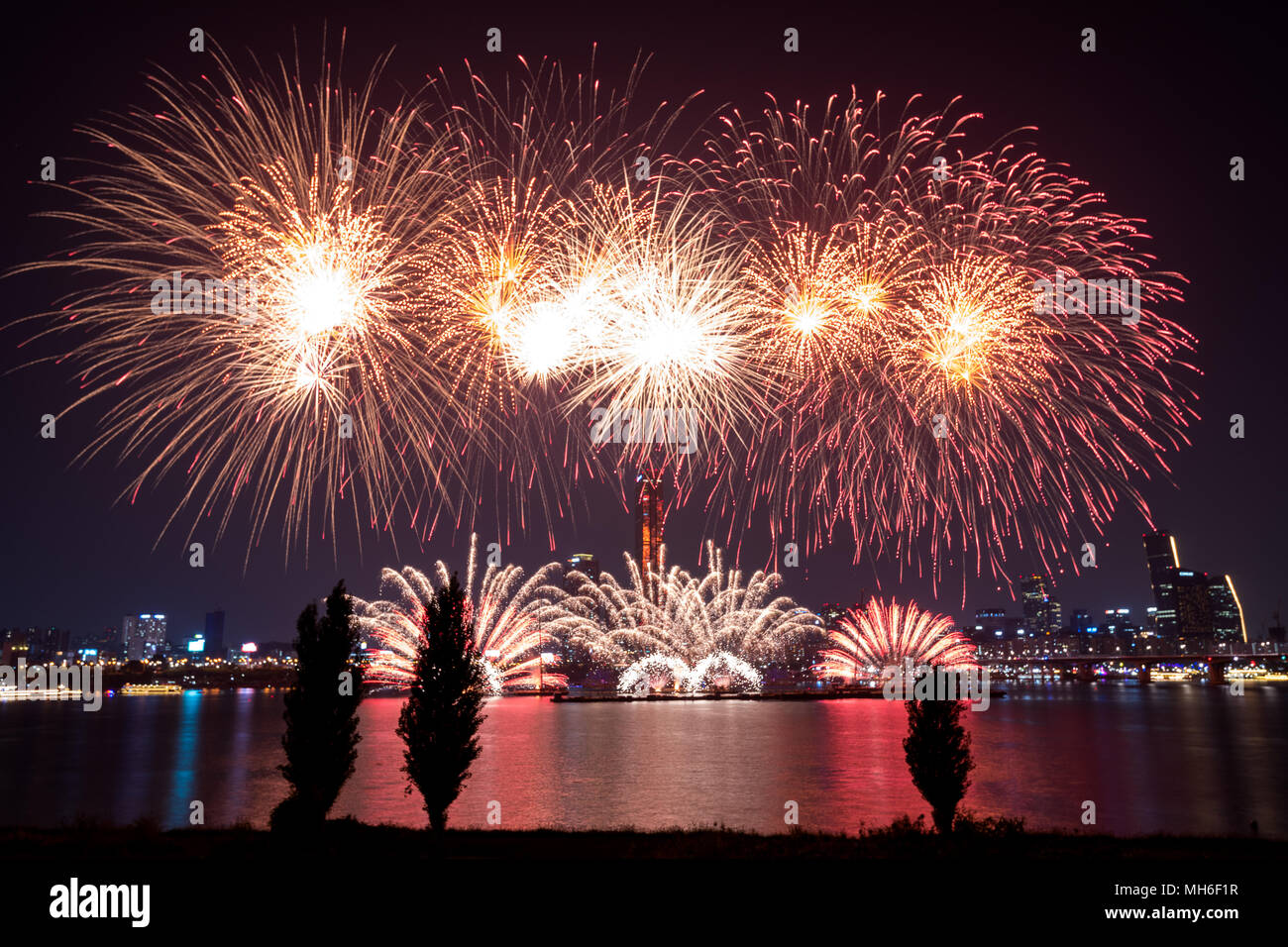Seoul fireworks festival at Han river Stock Photo - Alamy