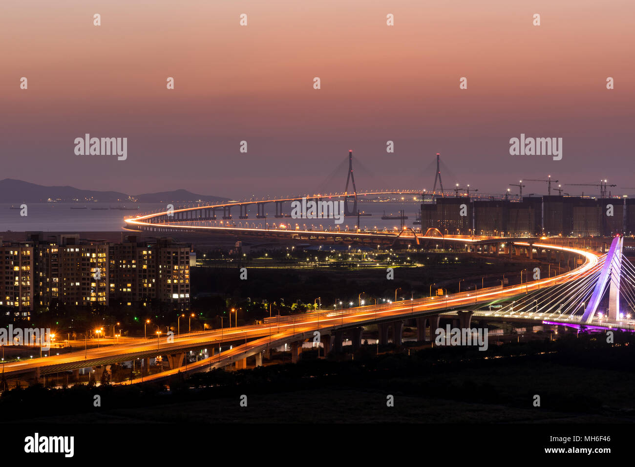Night bridge panorama hi-res stock photography and images - Alamy