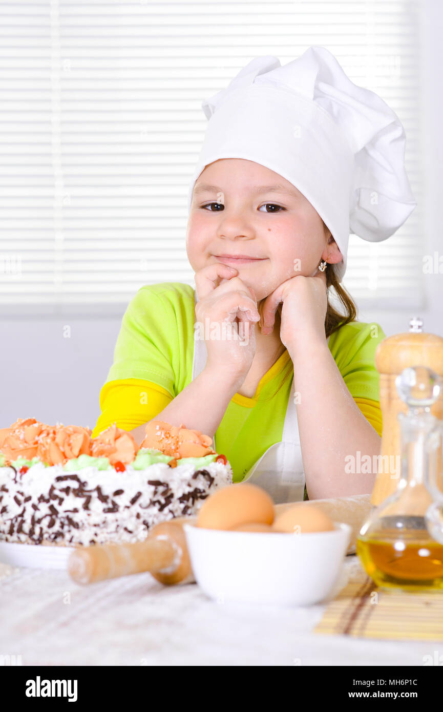 Cute girl baking cake in the kitchen Stock Photo - Alamy
