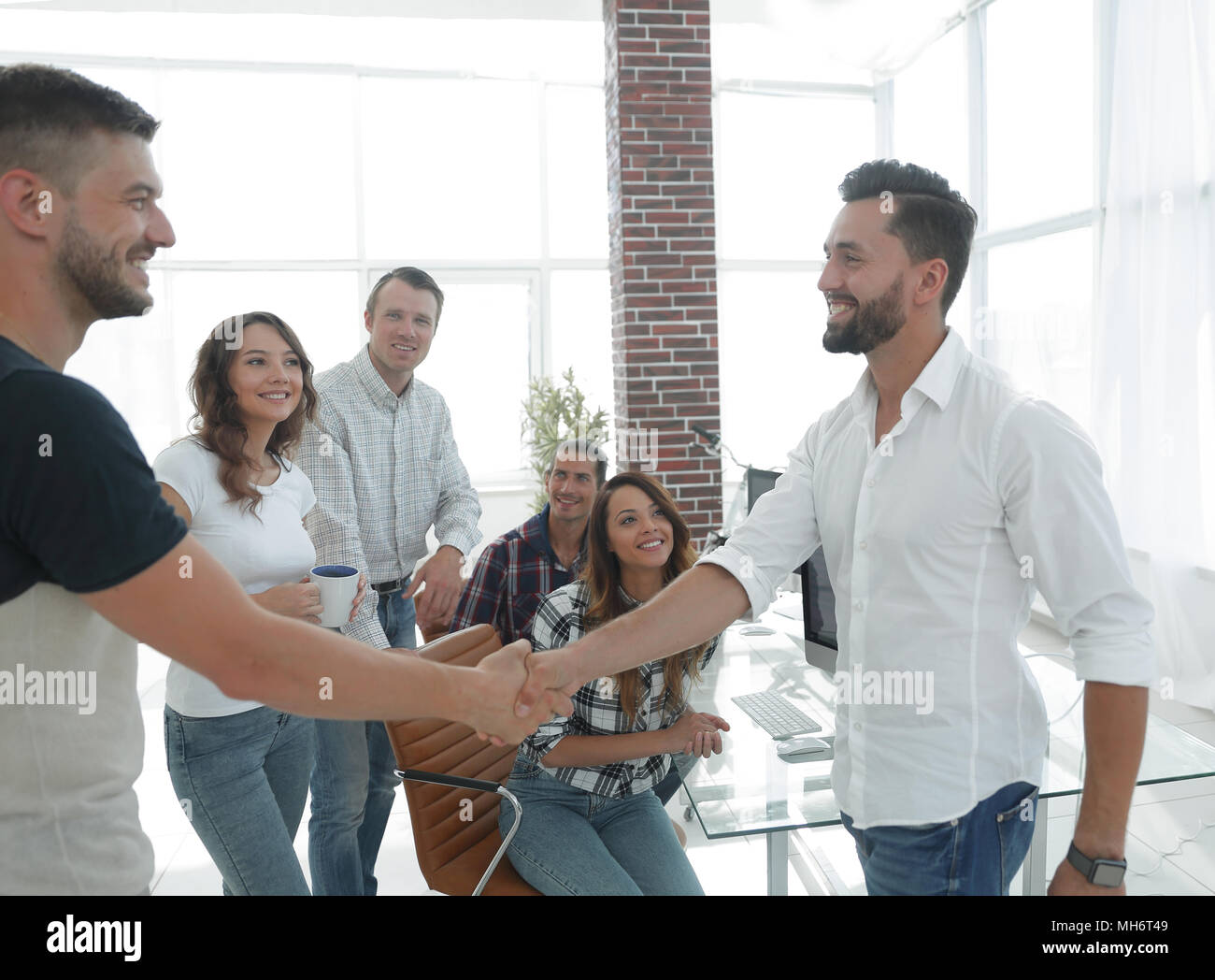 welcome handshake colleagues in creative office Stock Photo - Alamy