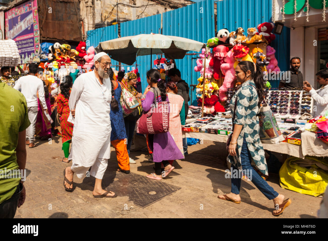 Crowded Street Mumbai High Resolution Stock Photography and Images - Alamy