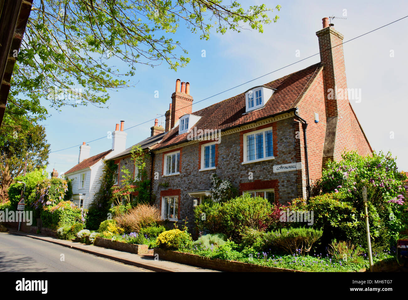 Country houses here in a suburban town in Southern England Stock Photo ...