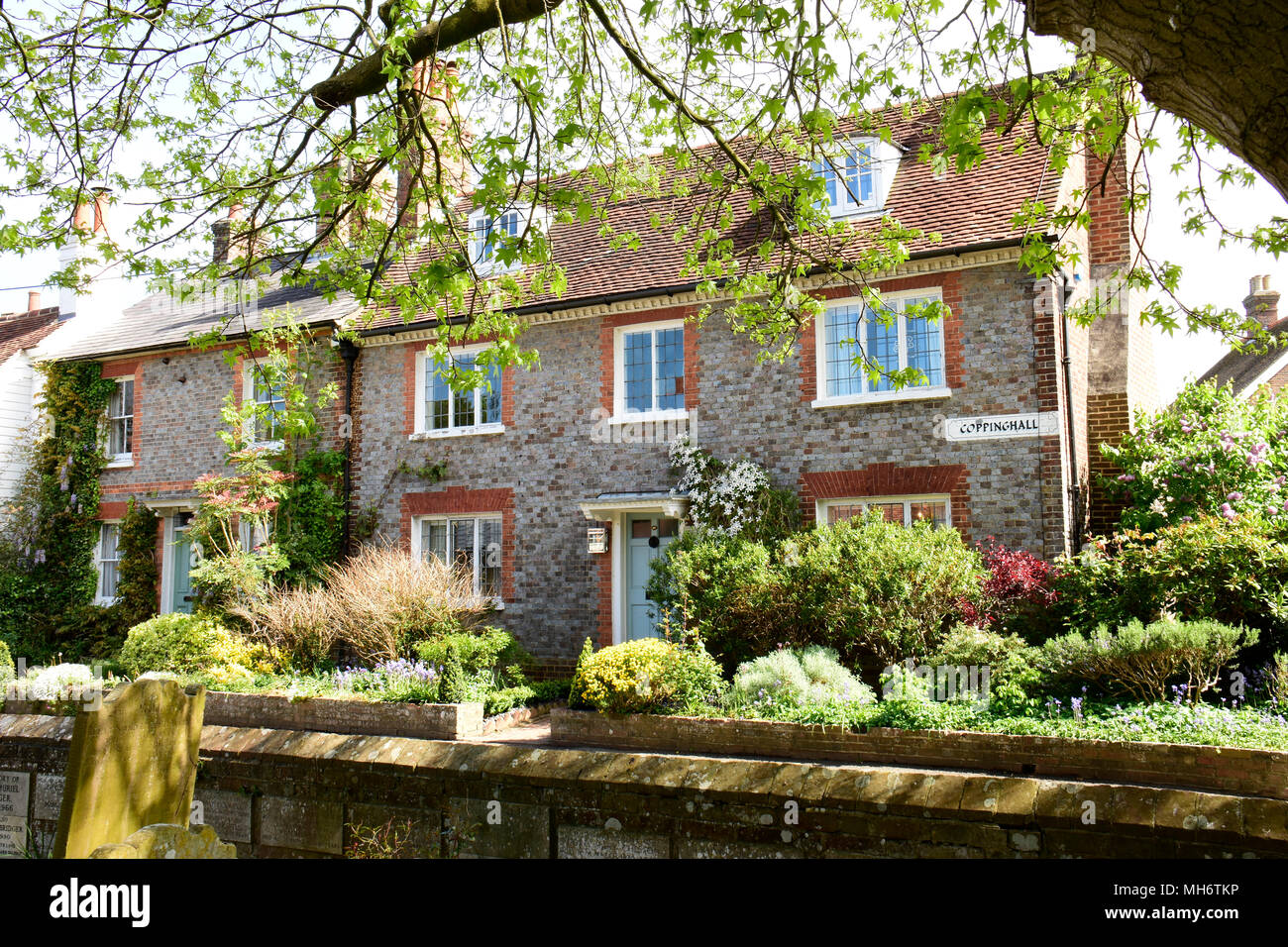 Country houses here in a suburban town in Southern England Stock Photo ...