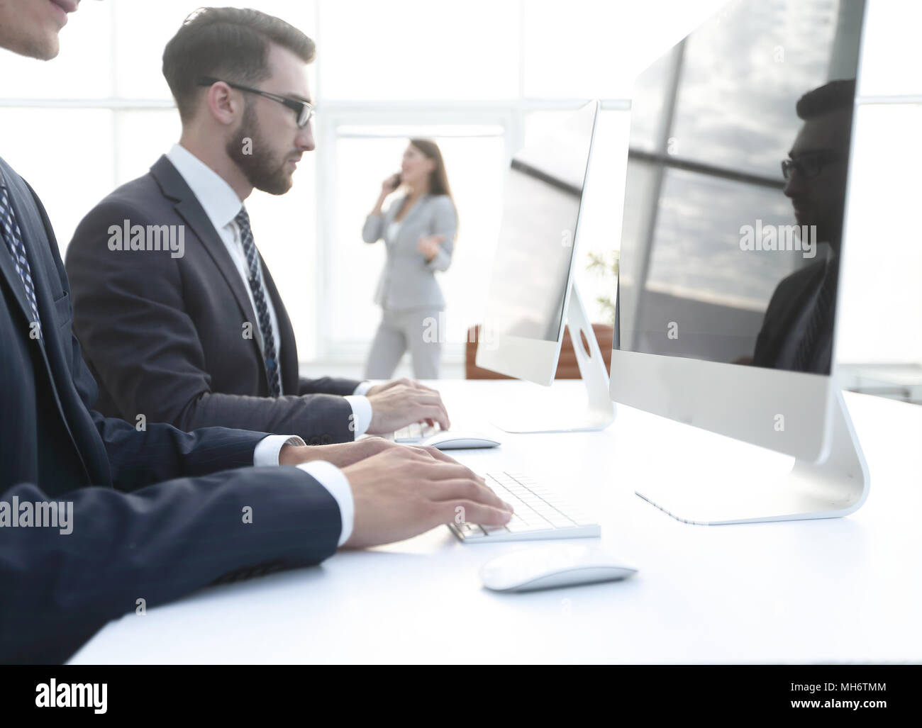 employees working on computers Stock Photo - Alamy