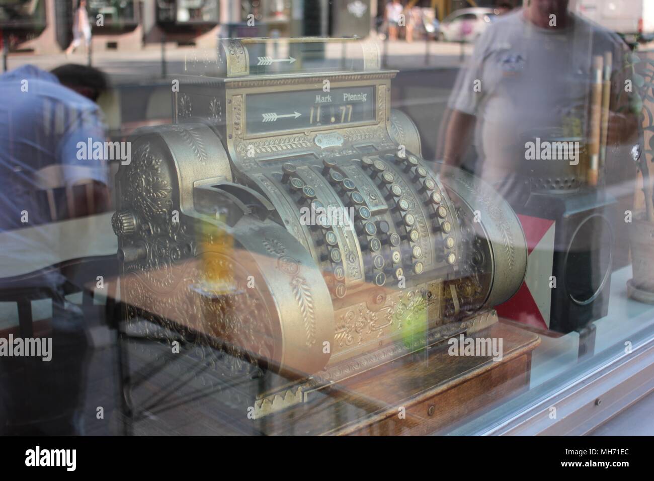 Register window hi-res stock photography and images - Alamy