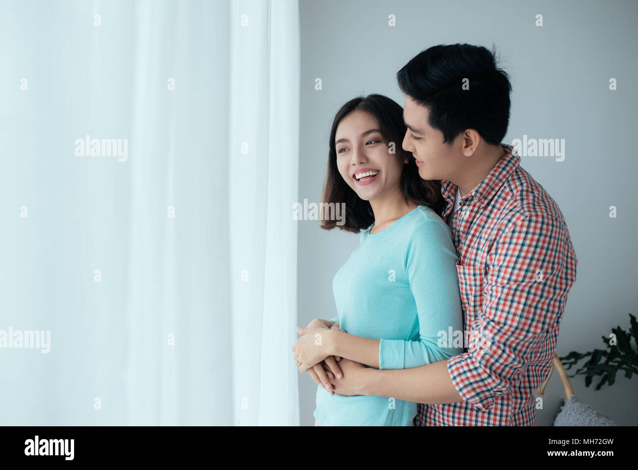 Asian couple hugging smiling beach hi-res stock photography and images ...