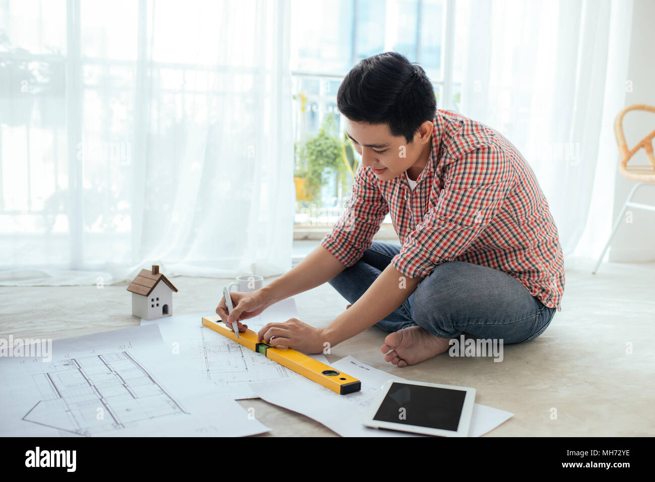 Asian architect indoor hi-res stock photography and images - Alamy