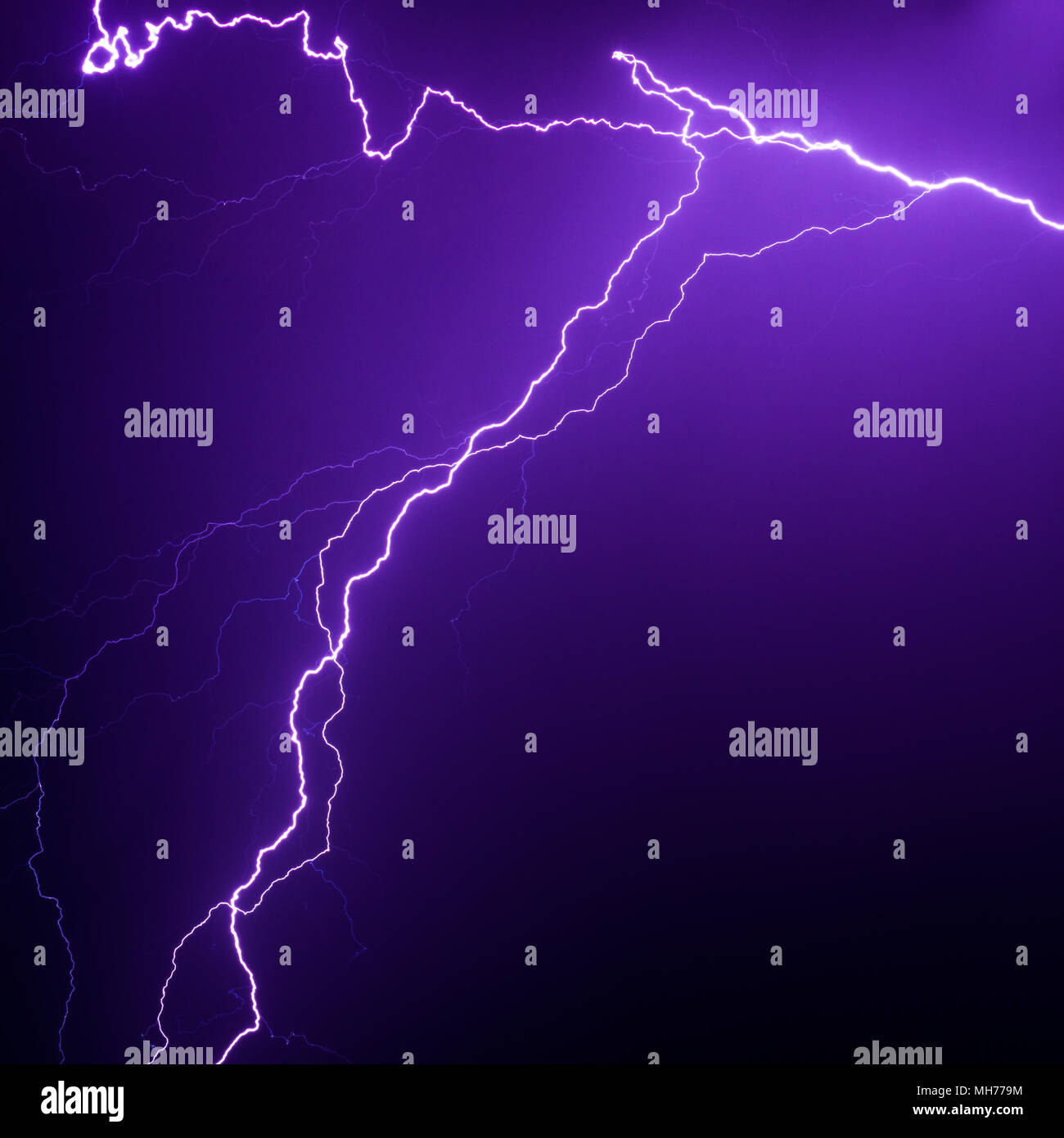 Lightning cloud hi-res stock photography and images - Alamy
