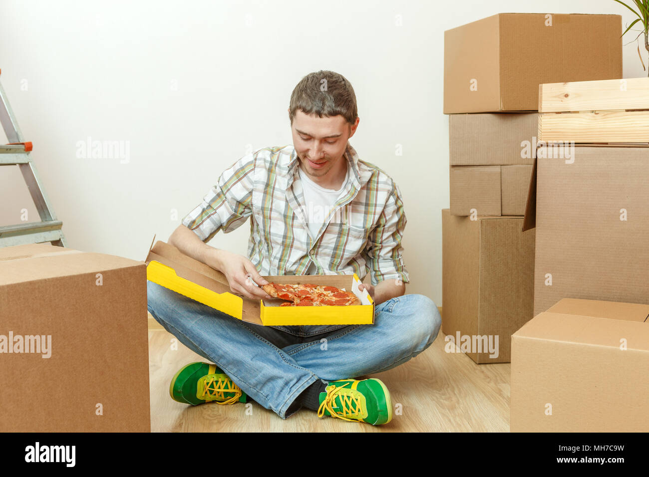 Empty cardboard photos hi-res stock photography and images - Alamy