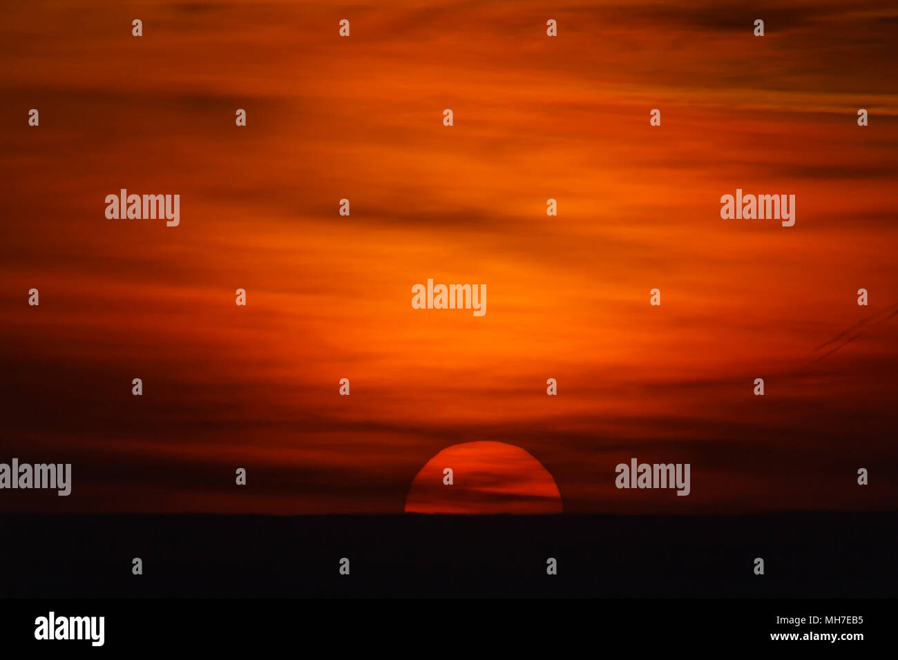 Cloud formation and setting sun hi-res stock photography and images - Alamy