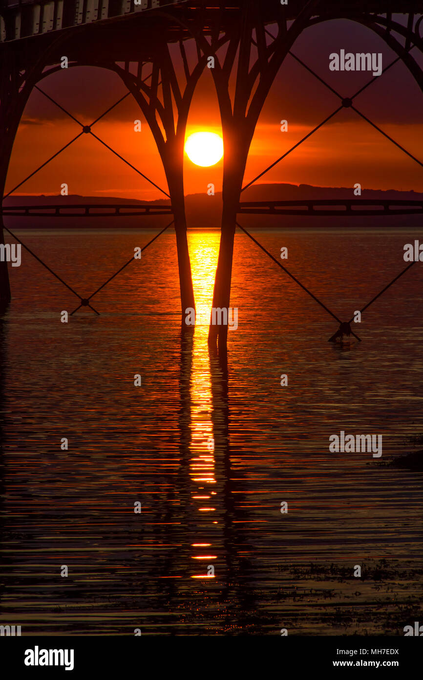 Sun between legs hi-res stock photography and images - Alamy