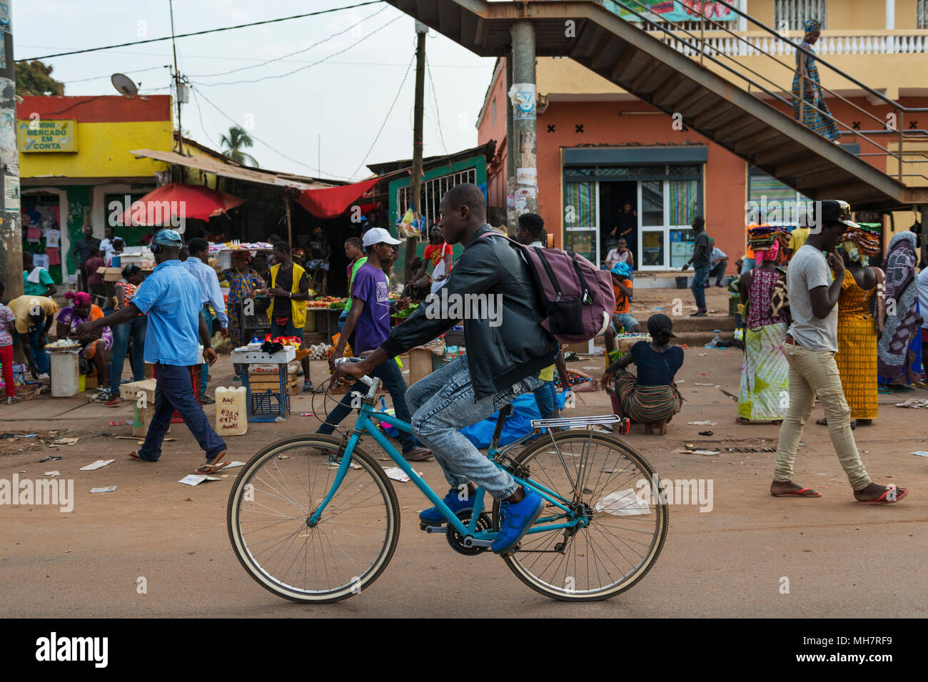 African riding a bicycle in africa hi-res stock photography and images ...