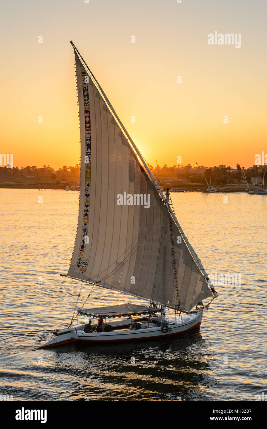 Felucas hi-res stock photography and images - Alamy